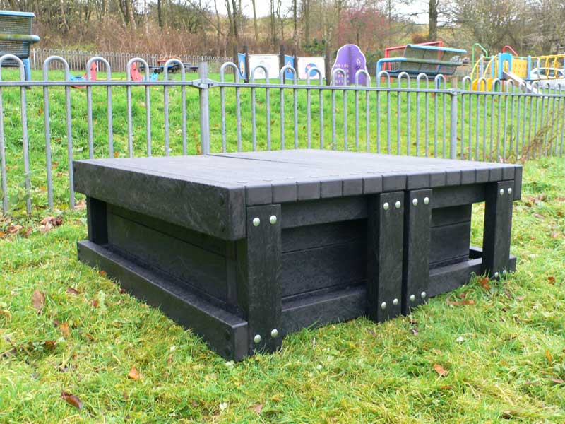 Sand Pit with 2 Seats Recycled Plastic